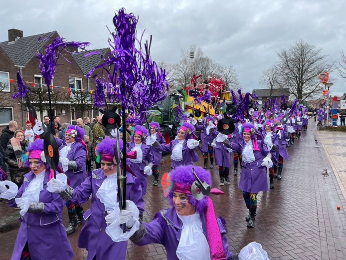 ‘Sjeesköttels schrieft (pre)historie’: de optocht in Rossum in beeld ...