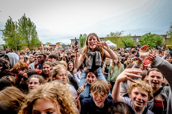 Leerlingen Athena Oostende gaan uit de bol tijdens festival ...