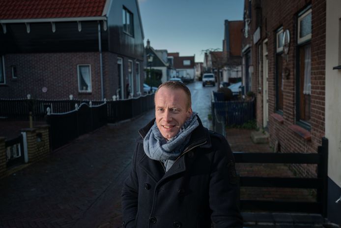 Burgemeester Cees van den Bos komt bij van ‘koude douche’ op Urk: ‘Ik ...