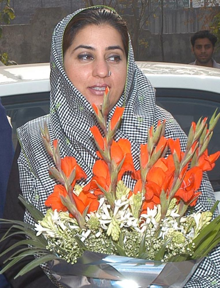 Fanatieke moslim vermoordt Pakistaanse bewindsvrouw | De Volkskrant