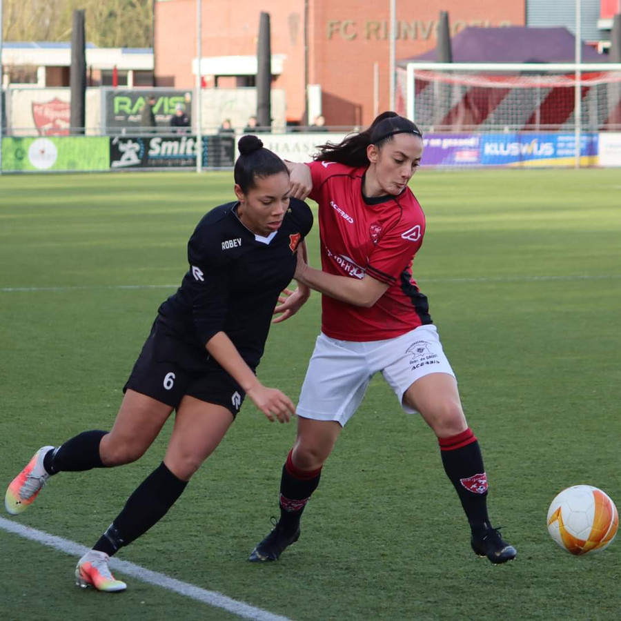 Rowena (26) verrast met selectie Surinaams elftal: ‘Nog nooit gehoord ...