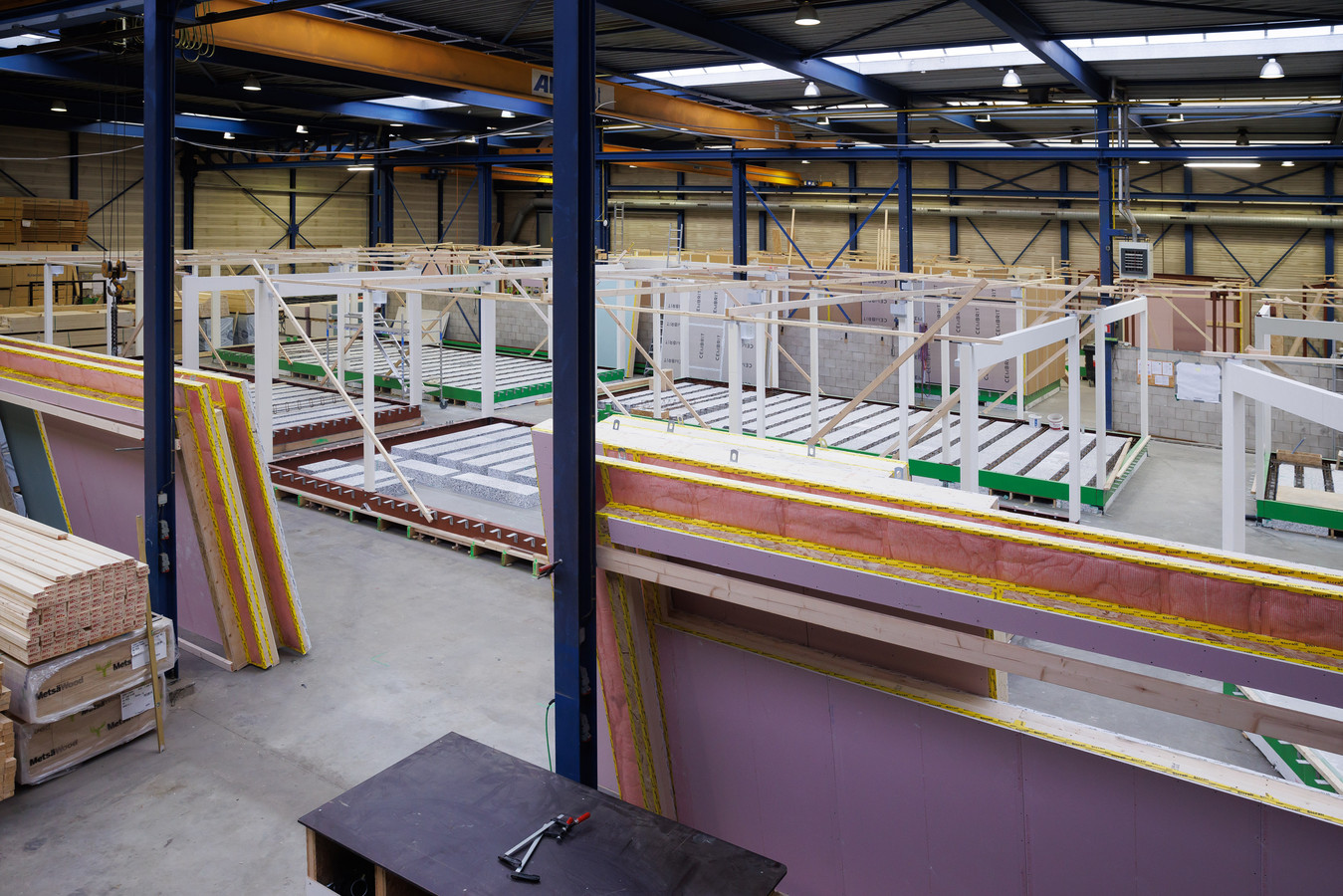 Bij Homes Factory bouwen ze in twee maanden tijd twintig huizen ...