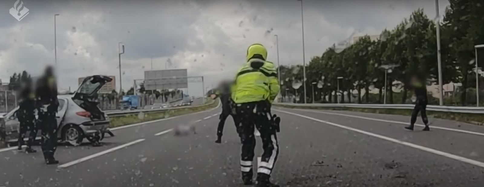 Politie deelt spectaculaire beelden van achtervolging op A12: auto ...