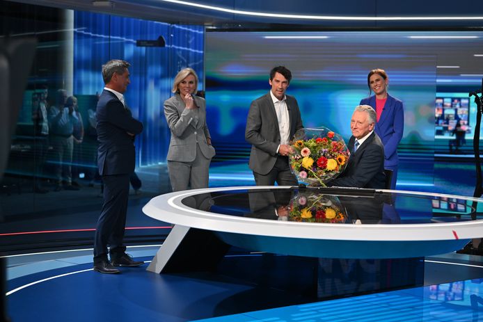 KIJK. Clouseau verrast Dany Verstraeten met lied na laatste uitzending: dit waren zijn laatste ...