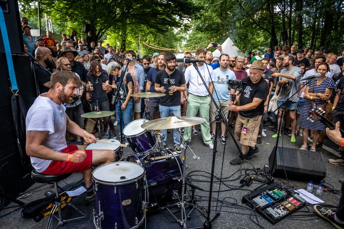 IN BEELD: 10.000 festivalgangers genieten van uitverkocht Rock Herk ...