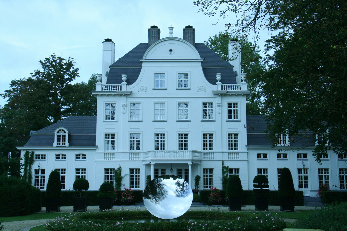 PVDA organiseert fietstocht langs villa’s van rijke Oost-Vlamingen: “Nee, we wandelen niet door ...