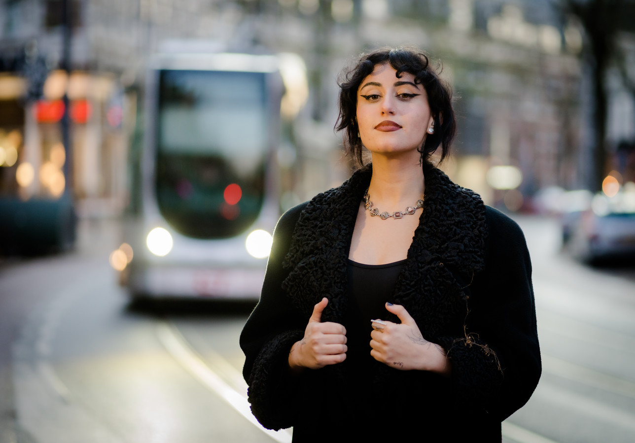 Zo snel als zangeres Naaz (24) kwam, zo rap verdween ze weer: ‘Ik ben ...