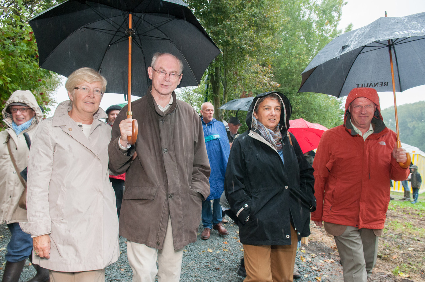 Natuurpionier krijgt gedenksteen | Foto | hln.be