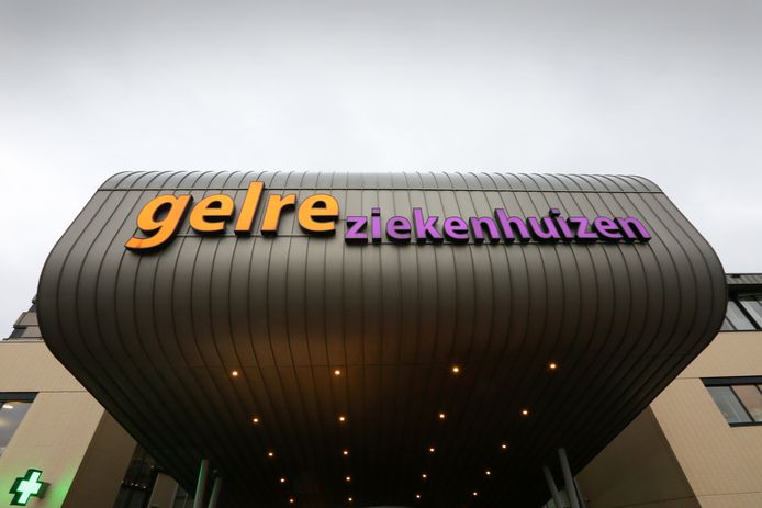 Gelre ziekenhuizen ziet blij eerste opgeknapte covid-patiënt vertrekken ...