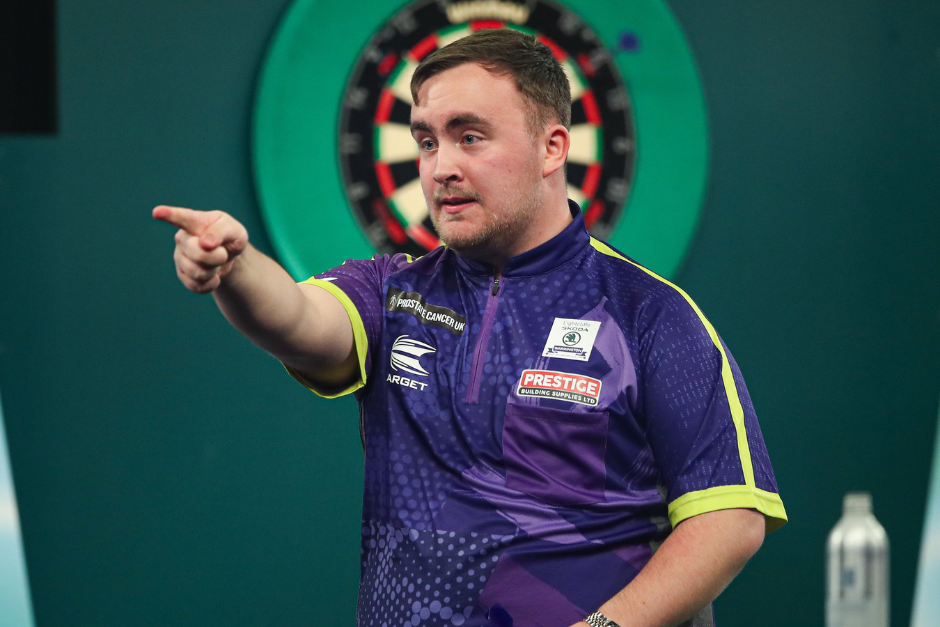 Wie is Luke Littler, het 16-jarige wonderkind én opponent van Barney ...