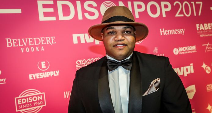 Zanger Brace verbreekt zijn verloving met Isabella | Show | AD.nl