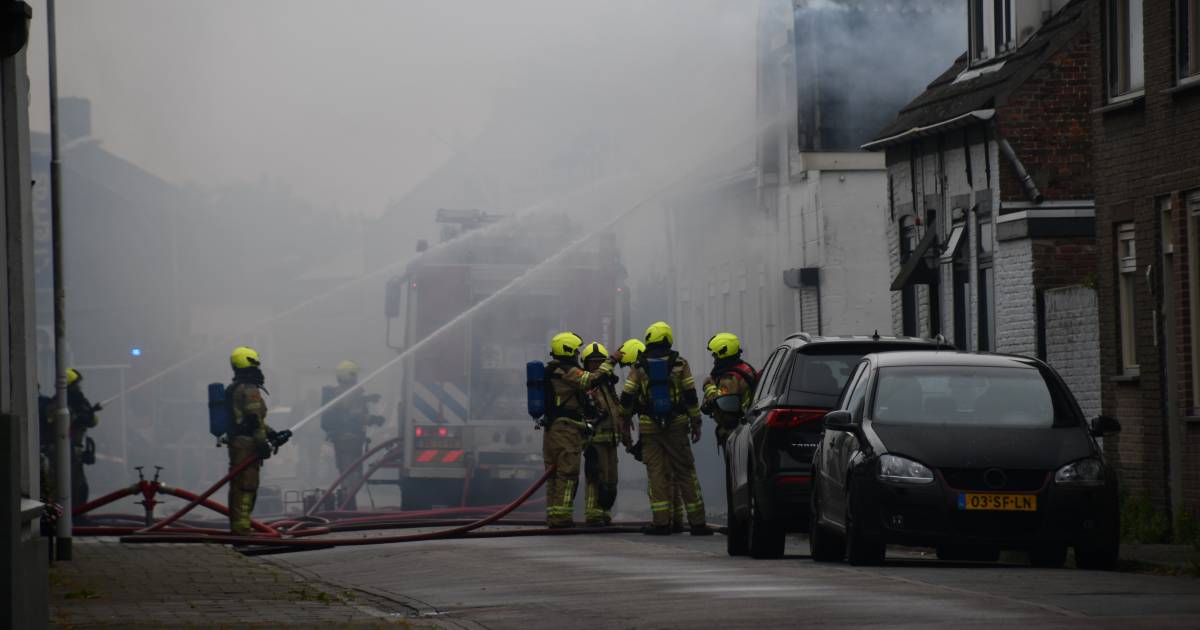 Grote brand in woning Westdorpe, explosiegevaar door gasflessen in pand ...