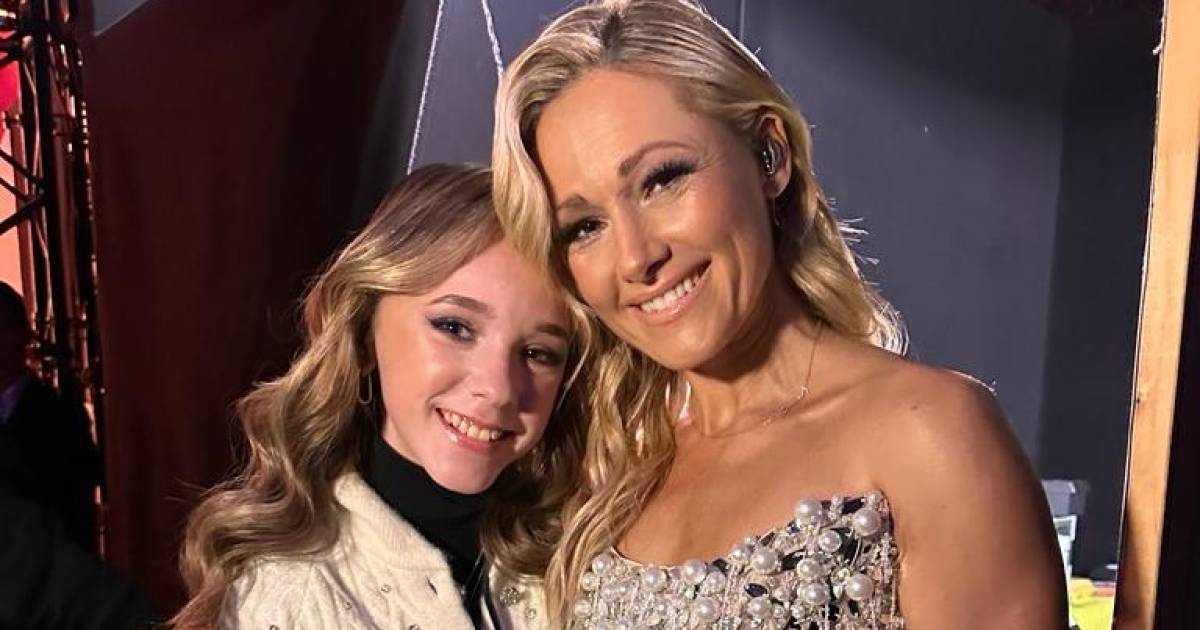 Emma Kok (15) zingt samen met Helene Fischer (39) in Düsseldorf | Show ...