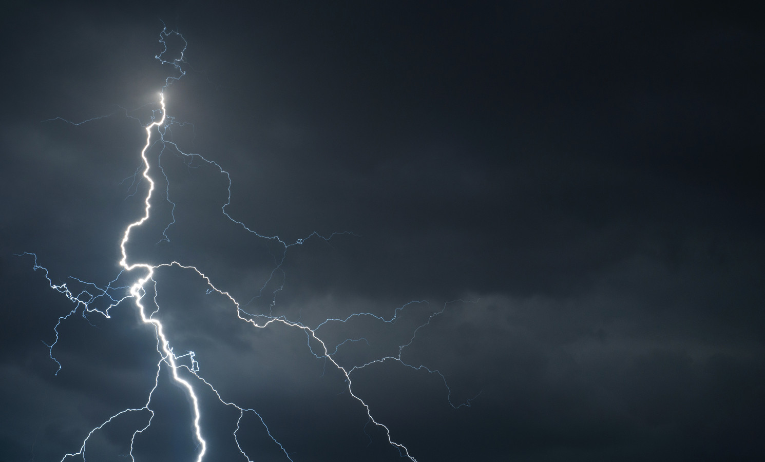 KNMI geeft code geel af voor onweer in Brabant | Foto | bd.nl KNMI geeft code geel af voor onweer in Brabant | Foto | bd.nl