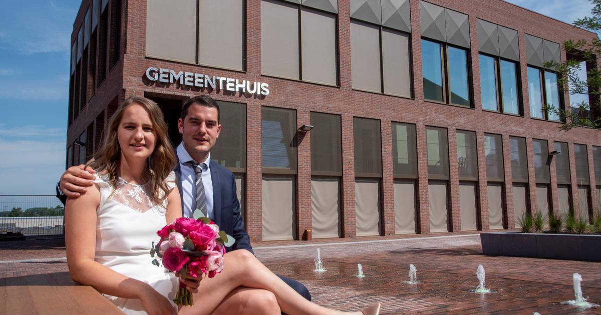 Eerste huwelijk op Rode Heuvel | Wetteren | hln.be