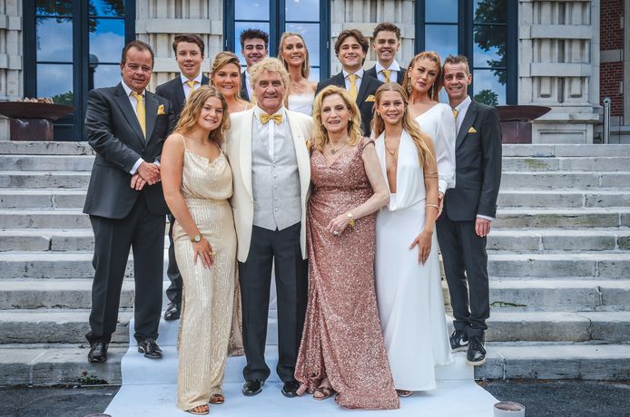 Uniek familieportret: Jean-Marie en Carmen Pfaff vieren 50 jaar ...