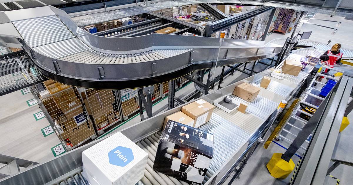 De strijd om het postpakket is losgebarsten: PostNL zet definitief voet ...