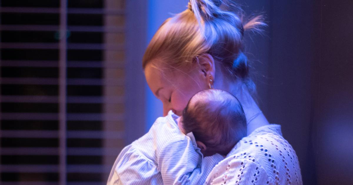 Bibi-Karlijn blijft na haar verlof thuis: ‘Ik wil gewoon naar haar ...