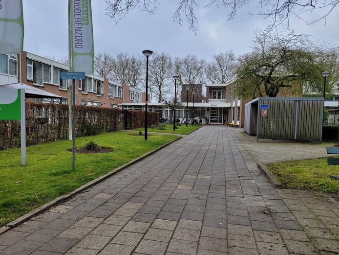 54 jonge vluchtelingen en 56 studenten mogen drie jaar wonen in ...