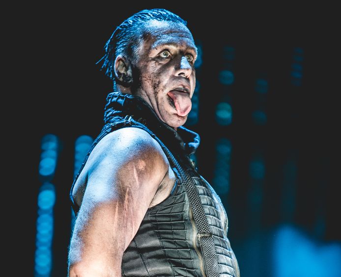 “Hij was 47, ik amper 15": Duitse vrouw getuigt over seksuele relatie ...