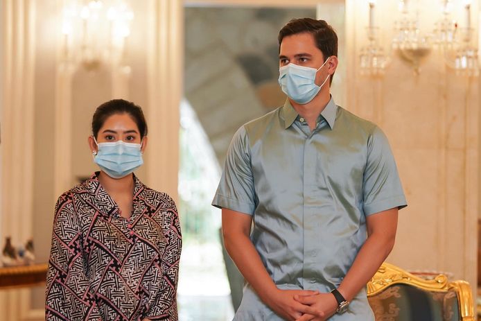 Dennis uit Lisse bij familiefeestje met koningin van Maleisië | Royalty ...