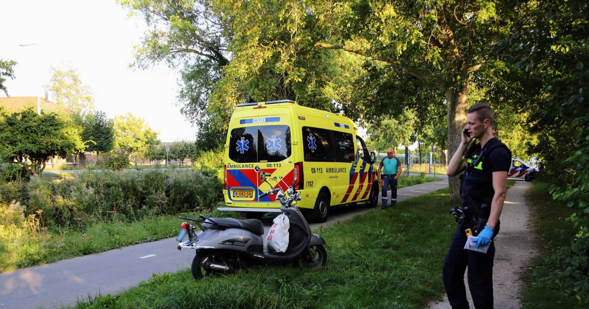 Wielrenner gewond bij botsing met scooter in Buren | Buren ...