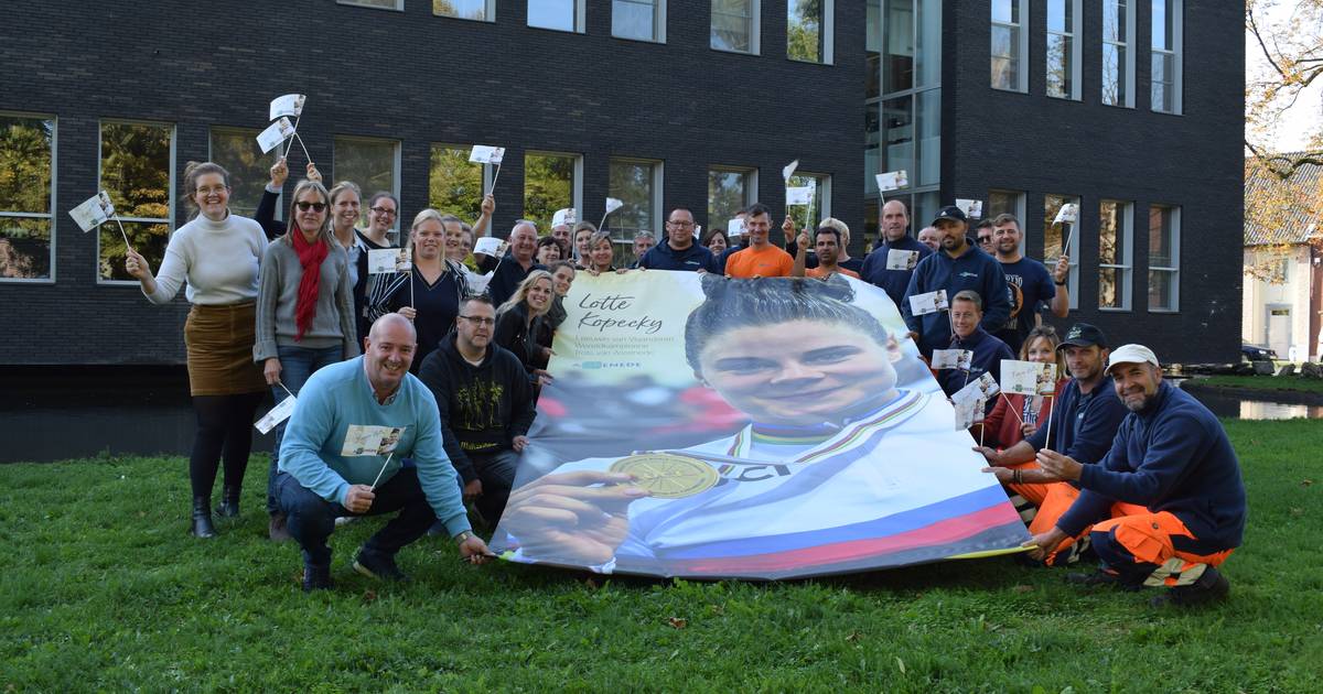 Met een cabrio door het centrum: wereldkampioene Lotte Kopecky vrijdag ...