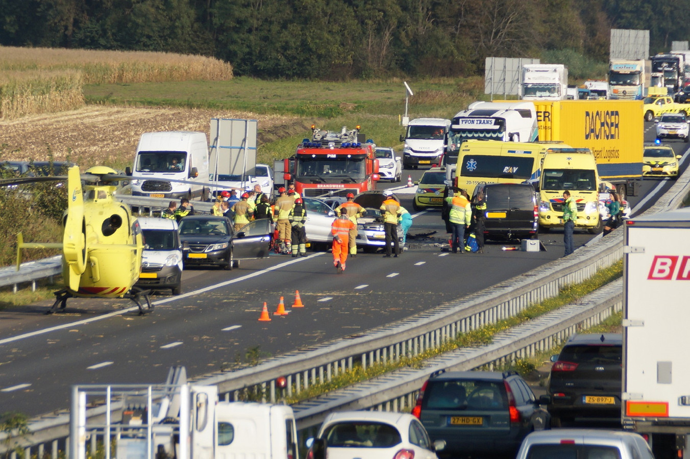 Drie gewonden bij ongeluk met drie voertuigen op A59 bij Waspik, snelweg weer vrij | Foto | bd.nl