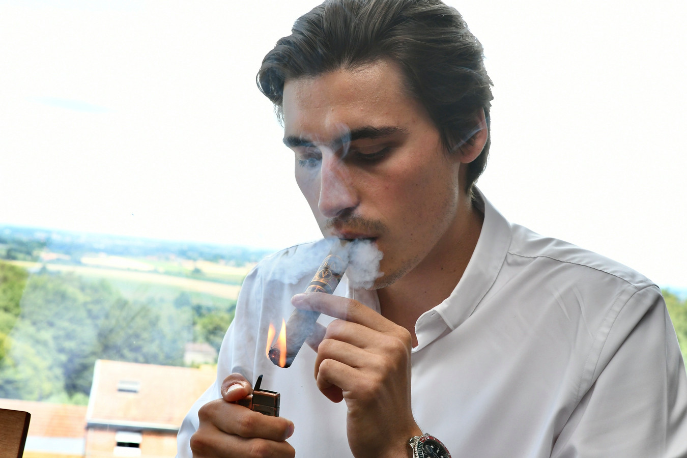 Gilles verdedigt Belgische eer op WK sigaar roken in Kroatië: “Totaal onvoorbereid vice-Belgisch ...