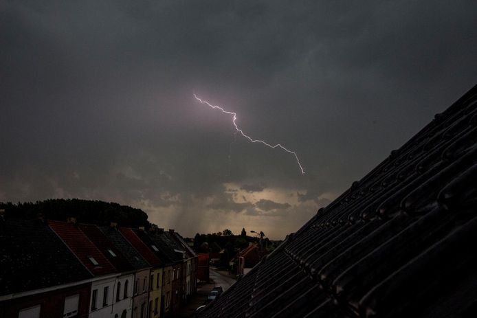 "Net een bom die ontplofte": ouder echtpaar ontsnapt aan erger tijdens ...