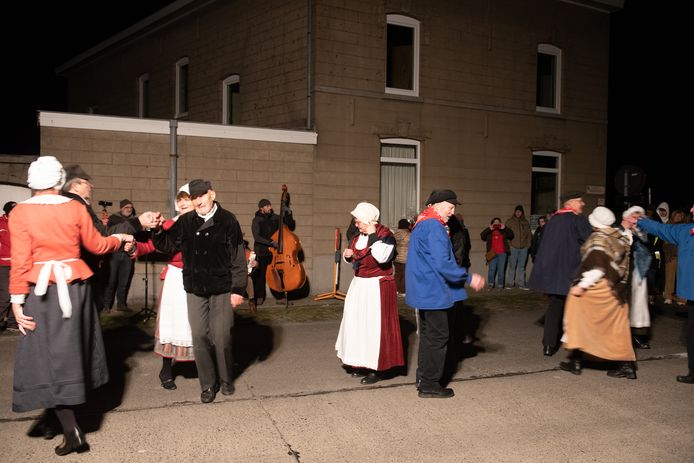 KIJK. Zo hebben de inwoners van Parike met Walmke Brand de winter ...
