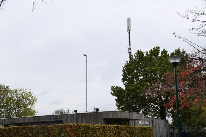 Zendmast wordt niet 25 meter hoog, maar liefst 40 meter: ‘Als je vanuit ...