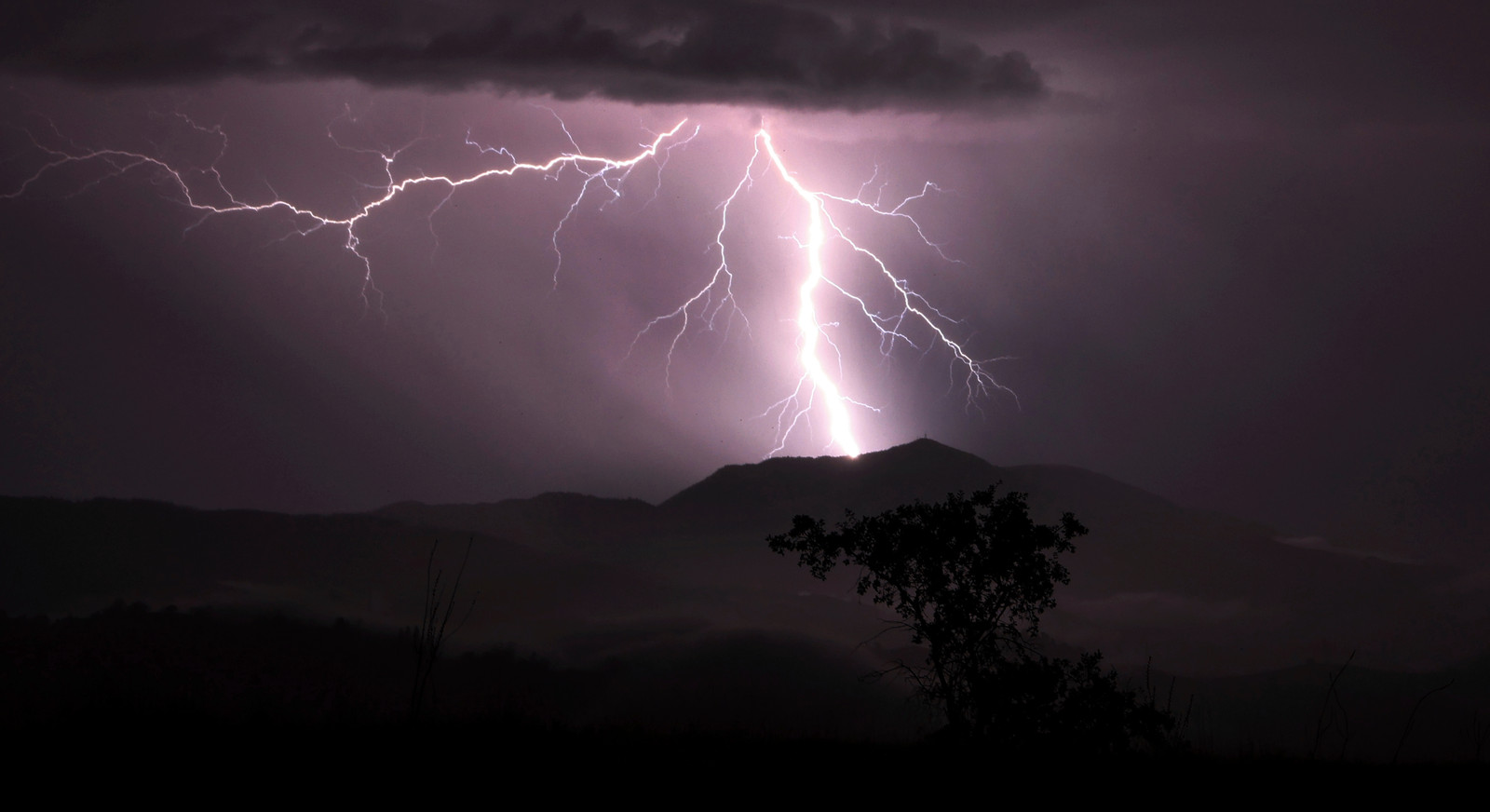 Zware storm en overstromingen in Zuid-Frankrijk: ‘Wat normaal in drie ...