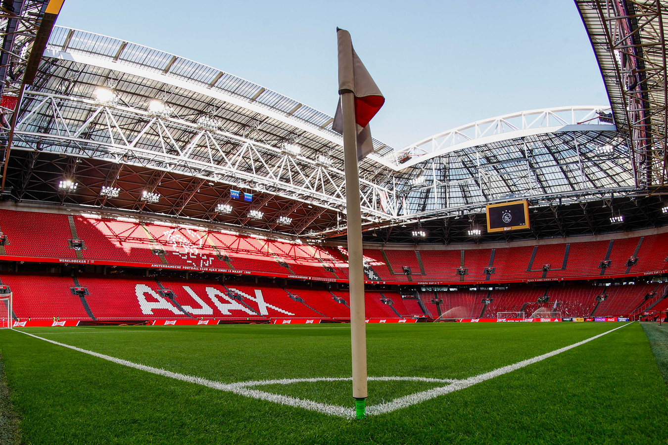 Ajax volgt filosofie Johan Cruijff en start opleidingstraject voor oud ...