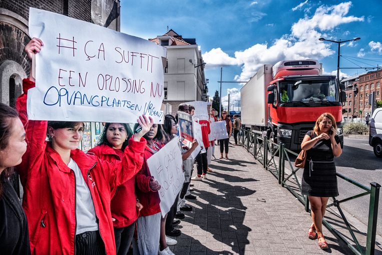 De winter staat voor de deur, maar asielzoekers staan nog altijd buiten ...