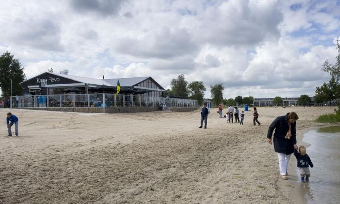 Zeewolde heeft eindelijk een strandpaviljoen | Harderwijk | destentor.nl
