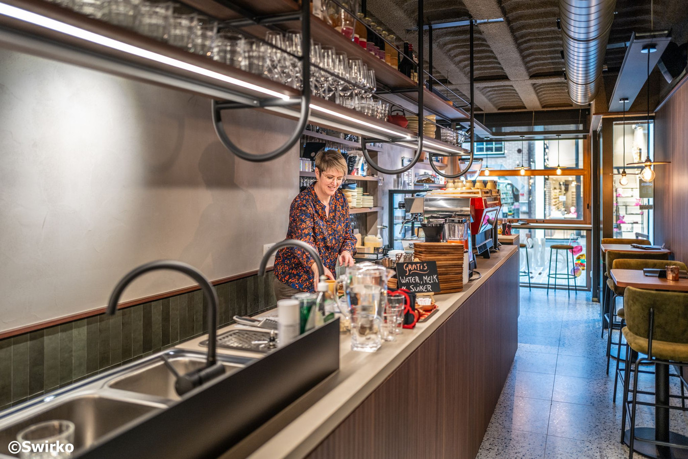 NET OPEN. Gert (41) en Els (41) starten koffiebar Ellies in de ...