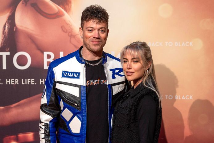 IN BEELD. Gers Pardoel en nieuwe liefde Lie maken rodeloperdebuut op de première van ‘Back to ...