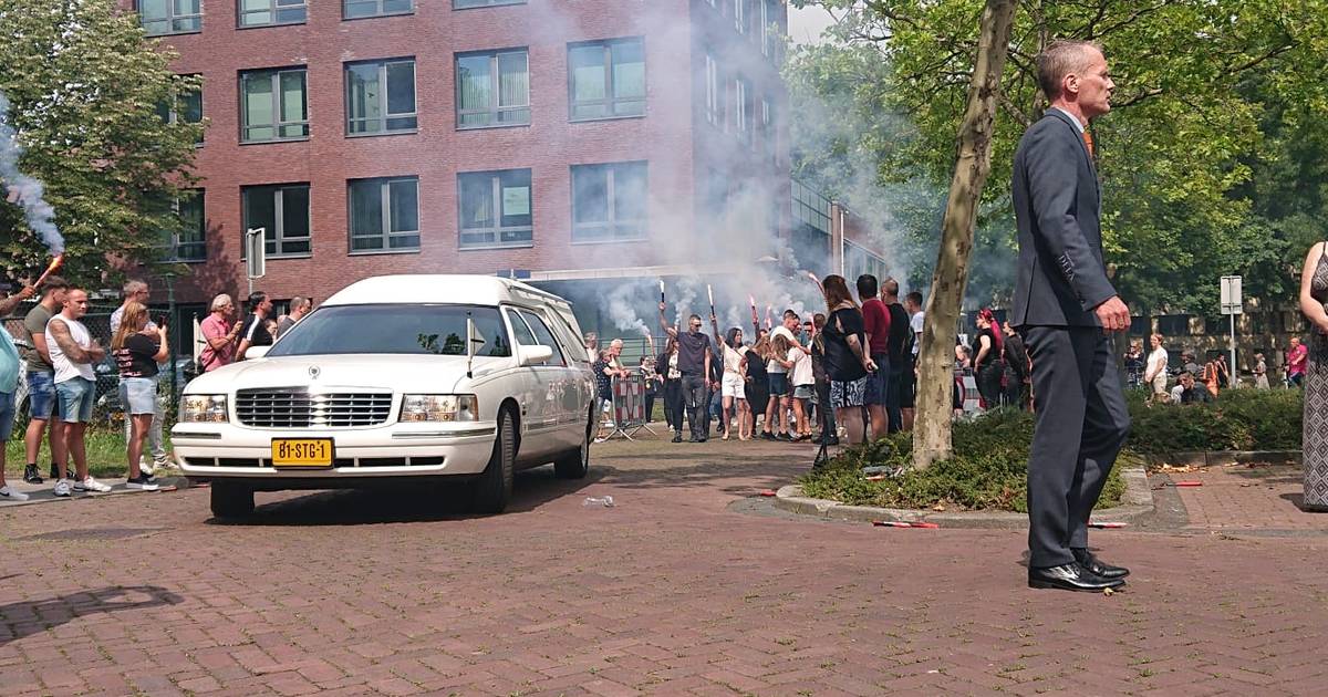 Oss neemt op indrukwekkende wijze afscheid van Arie den Dekker | Oss ...