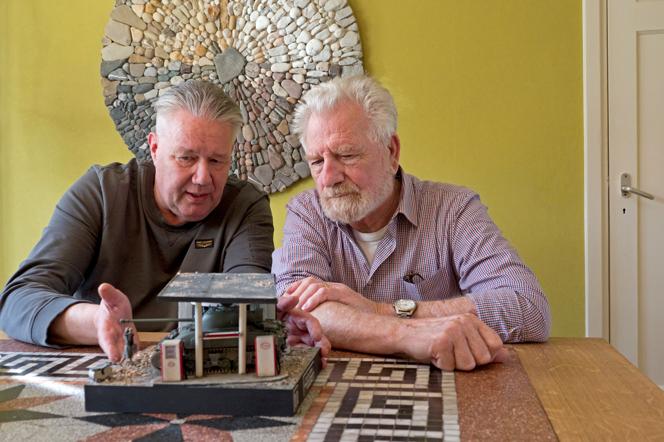 Bijna 80 jaar na dato opgehelderd wat iconische Bossche oorlogsfoto ...
