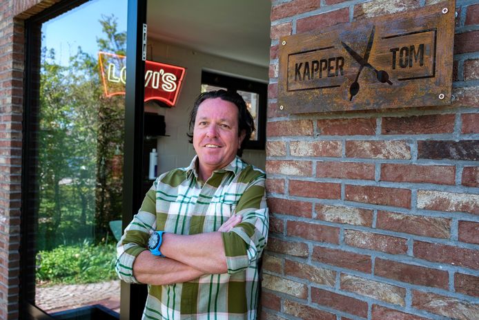 Kapper Tom opent eigen zaak op 47ste verjaardag: “Dubbele reden voor een feestje” | Kontich | hln.be