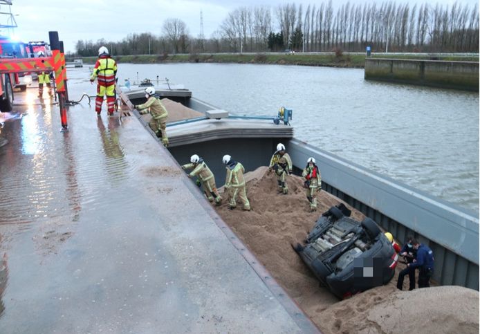 Vrouw ongeschikt verklaard om te rijden nadat ze met wagen ...
