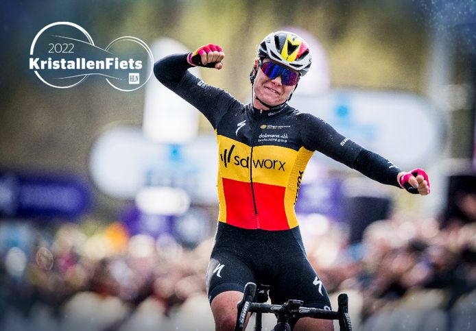 Lotte Kopecky wordt verrast door vriend en maakt hattrick compleet met ...