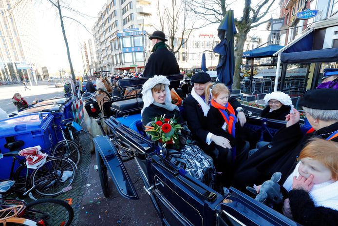 Boerenbruiloft nieuwe stijl in Eindhoven met boerenoptocht | Carnaval ...