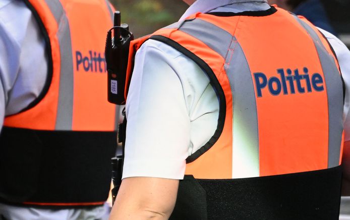 Politie waarschuwt voor nep-agenten: “Ze stellen voor om geld en ...