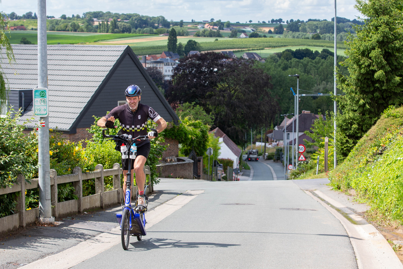 Geert (55) gaat voor wereldrecord Everesting met ElliptiGO op ...