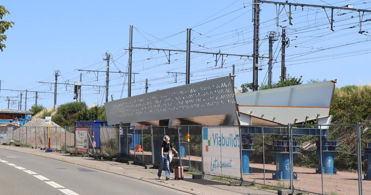 Eerste deel fietsbrug Vijfstraten aangekomen op werf: “Brug wordt in totaal 90 meter lang ...