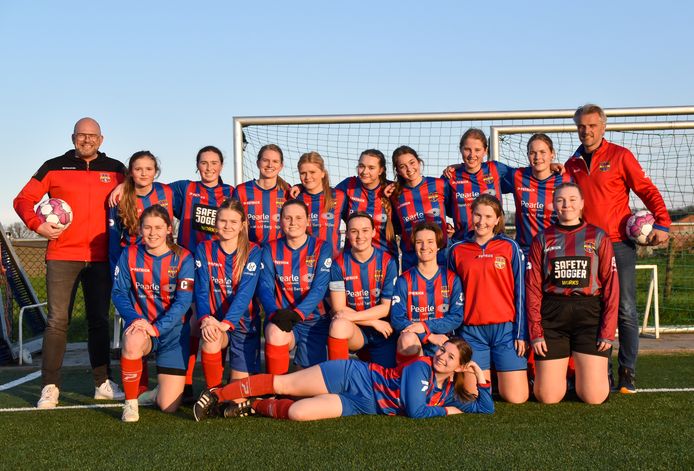 Dries Daems (50) richtte voetbalploeg op voor zijn dochter en stopt nu ...