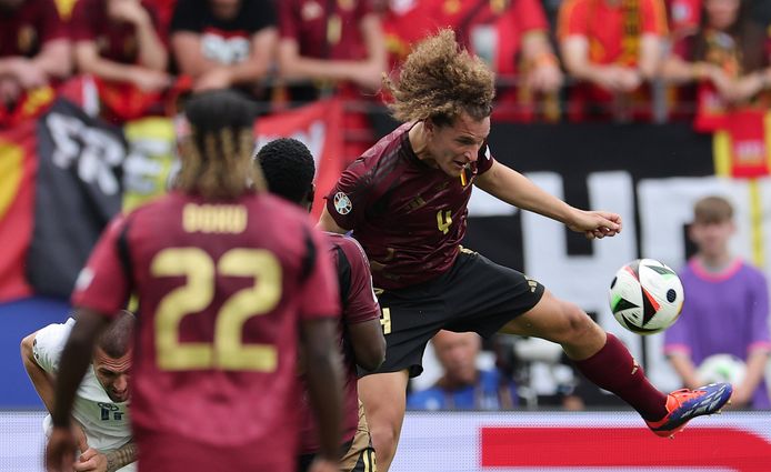 Trossard et Mangala décevants, les paradoxes Doku et Lukaku: nos notes ...