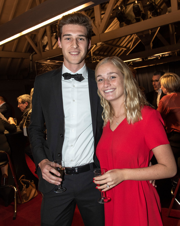 IN BEELD. Veel bekend sportvolk op première van Jacques Vermeire | Foto ...
